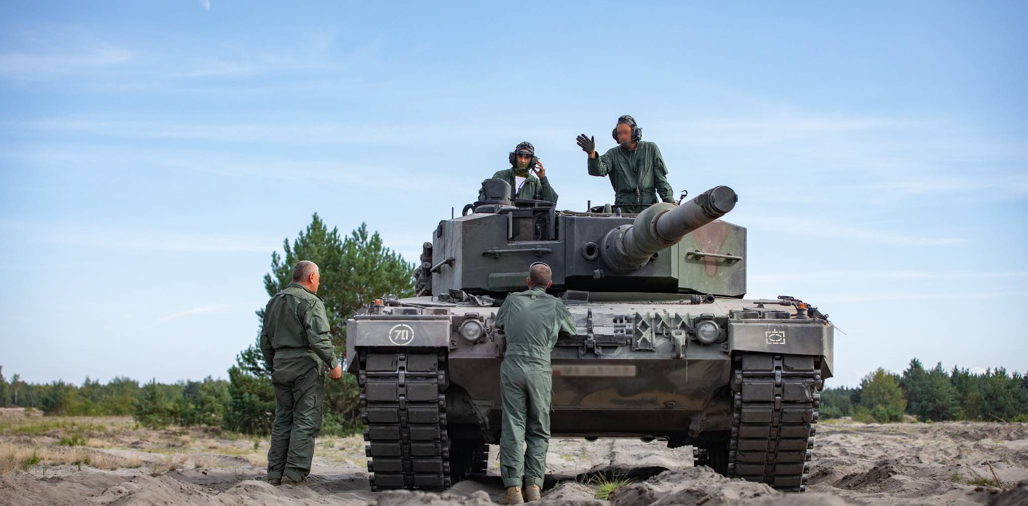 Norske soldater trener ukrainere i bruk av stridsvogn - Forsvaret