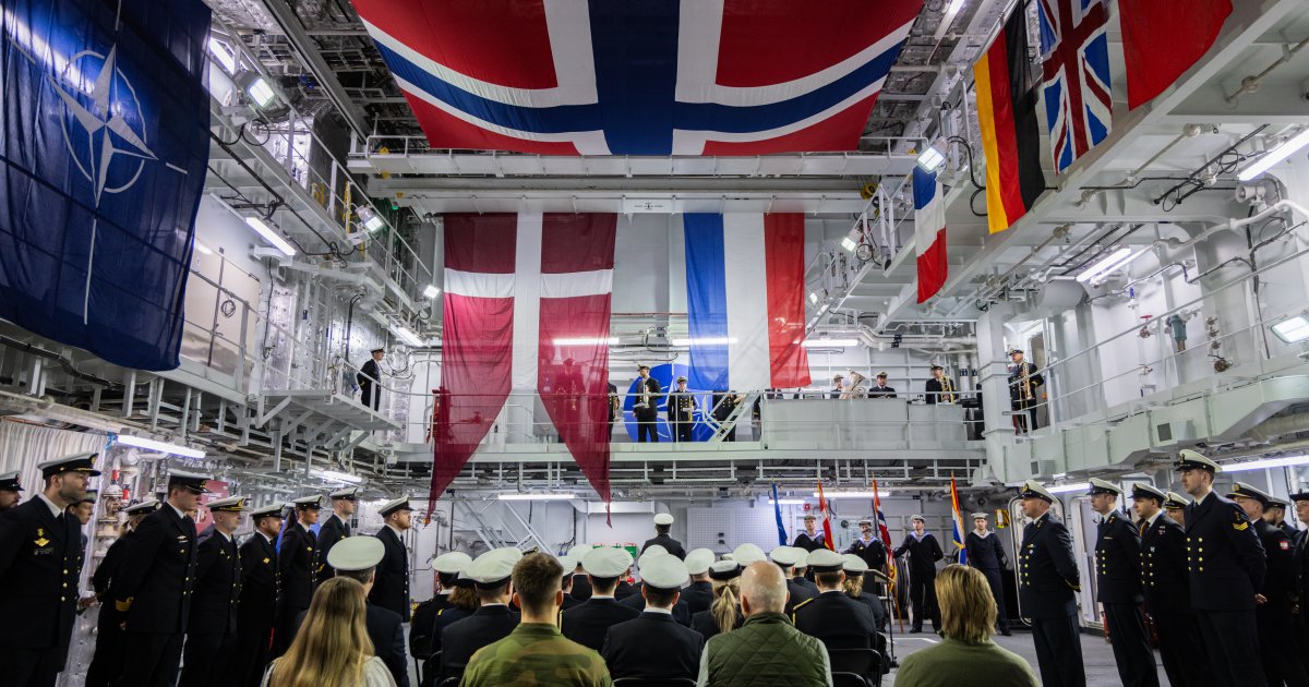 KNM Maud overleverer flagget til HNLMS Tromp: Verdifulle erfaringer ...
