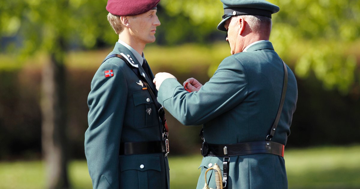 Tildeling av krigskorset med sverd - Forsvaret