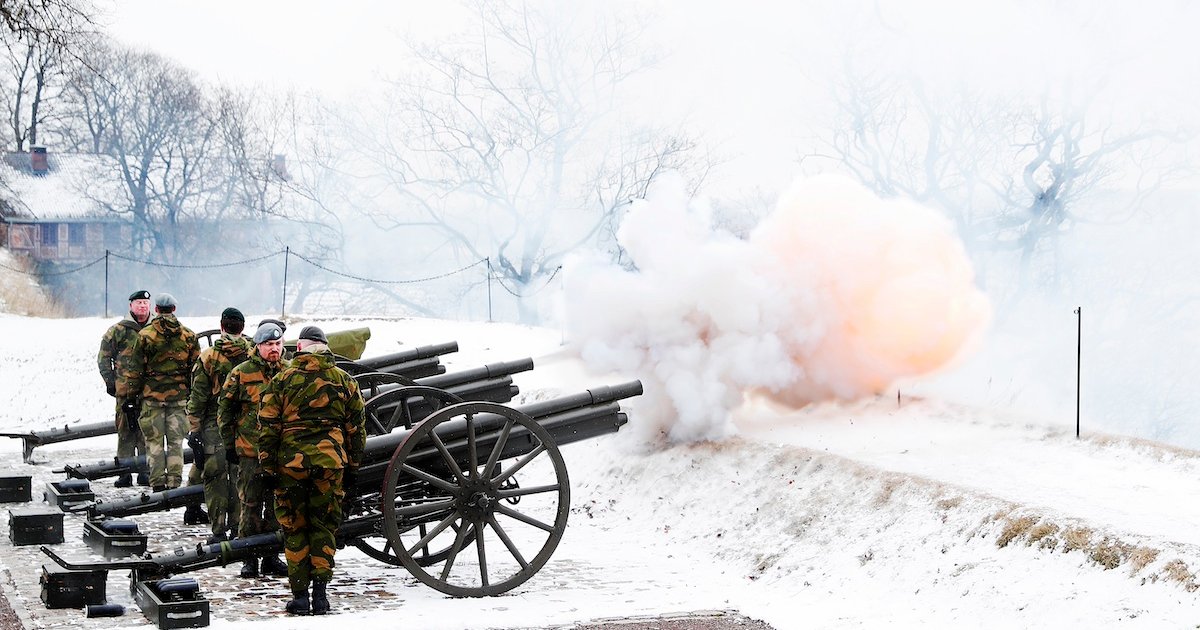 Torsdag vil det smelle i kanonene på Akershus festning - Forsvaret