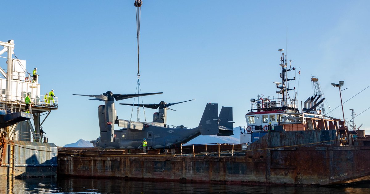 The US Osprey has been lifted out - Norwegian Armed Forces